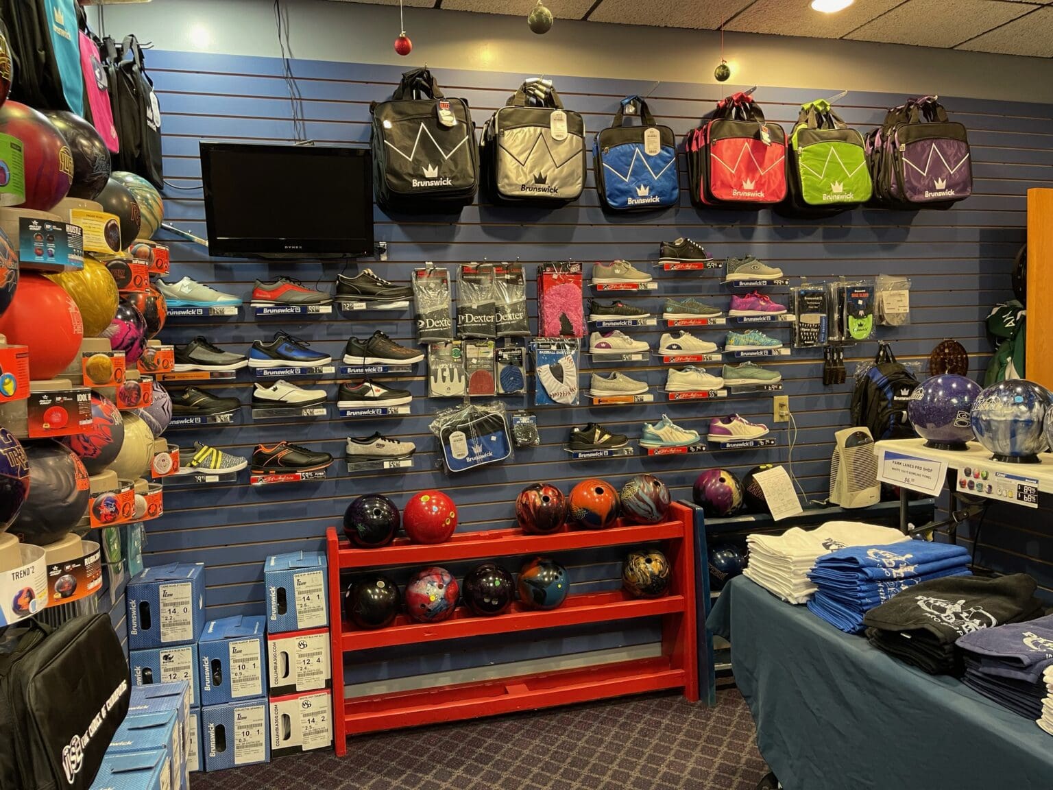 Pro Shop – Park Lanes Bowl | Loves Park, IL